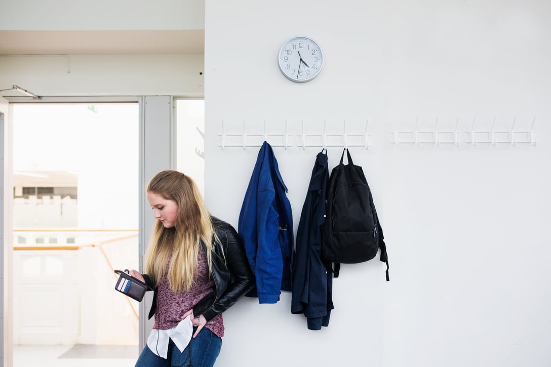 Employees Leaving Work Early Without permission? Here's How to Handle ...