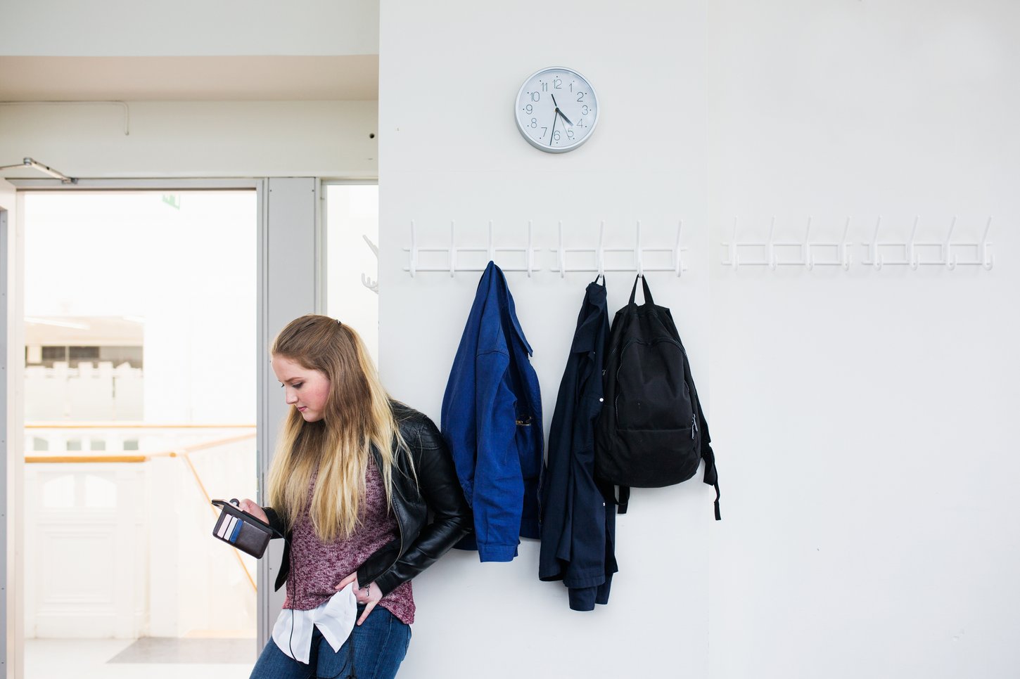 Employees Leaving Work Early Without permission? Here's How to Handle ...