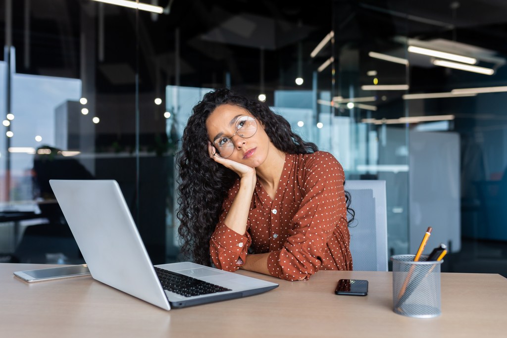 How to Deal with Lazy Employees At Work: A Complete Guide - Shiftbase